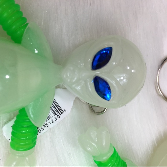 Vintage | Accessories | Vintage Glowinthedark Stretchy Alien Keychain ...